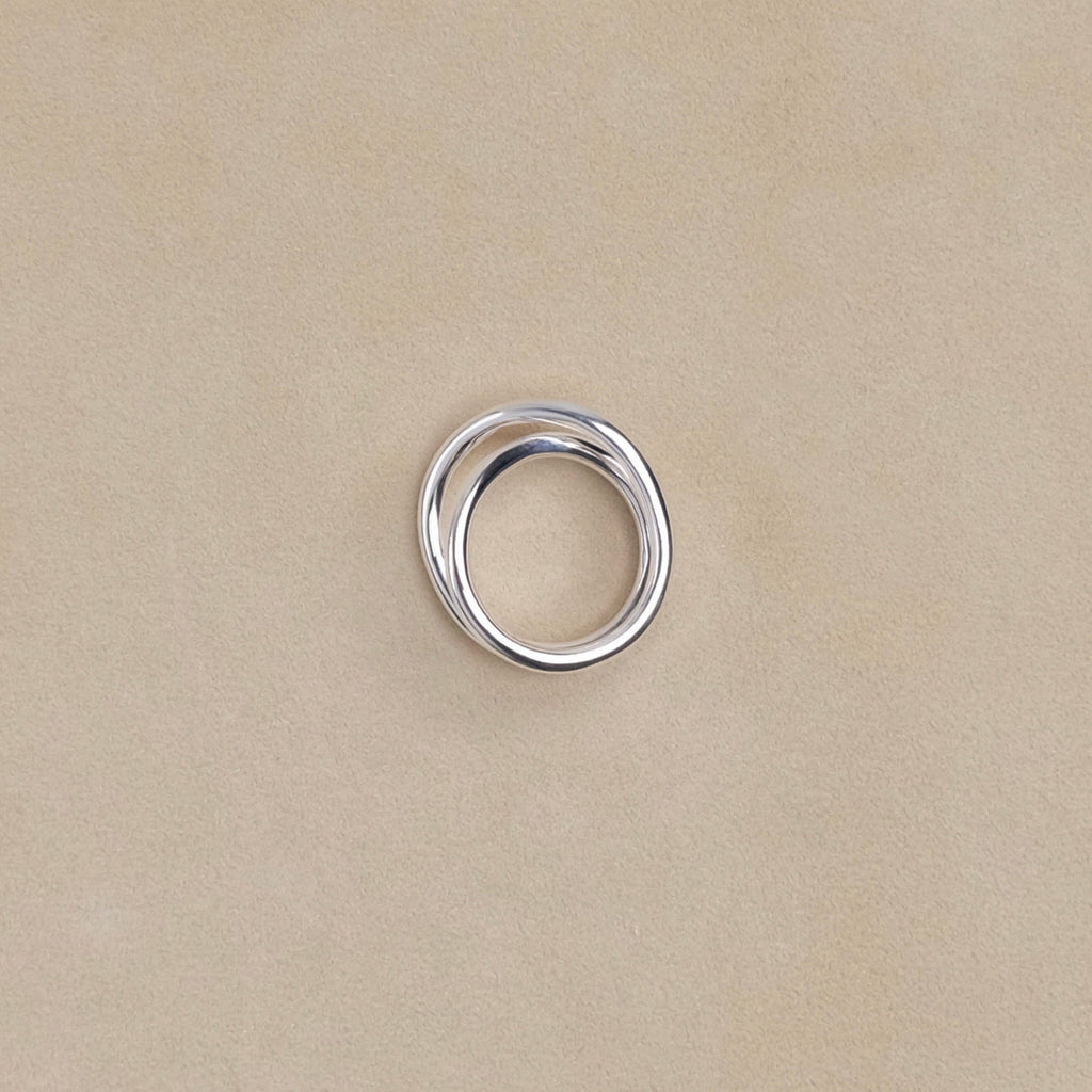 Intertwined Ring – Snackfood Design